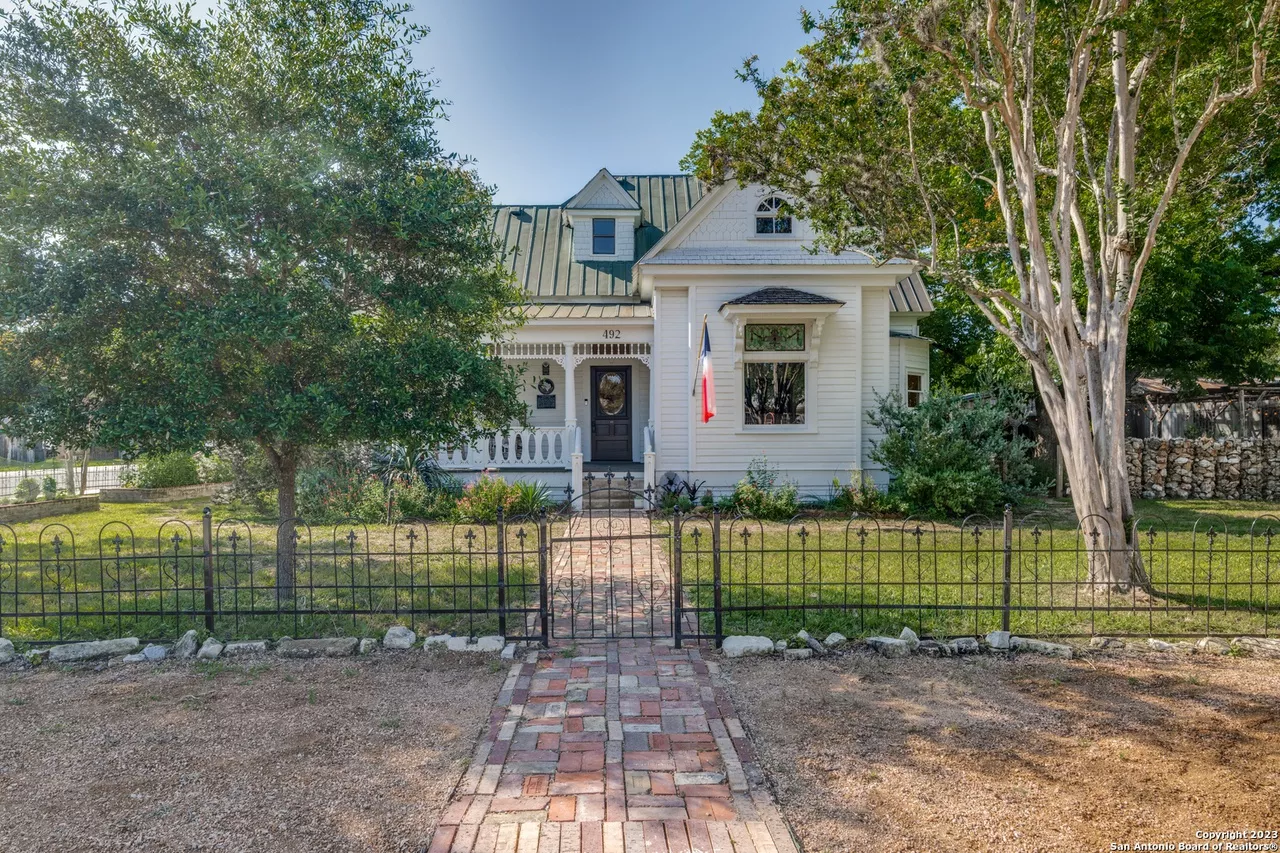 A 1890 New Braunfels home built by one of the city's most prominent ...