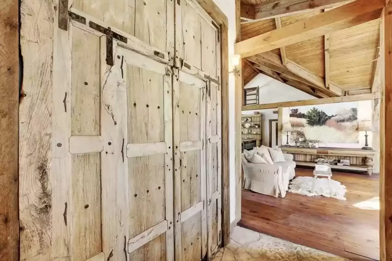 A giant cabin for sale north of San Antonio is made out of reclaimed ...