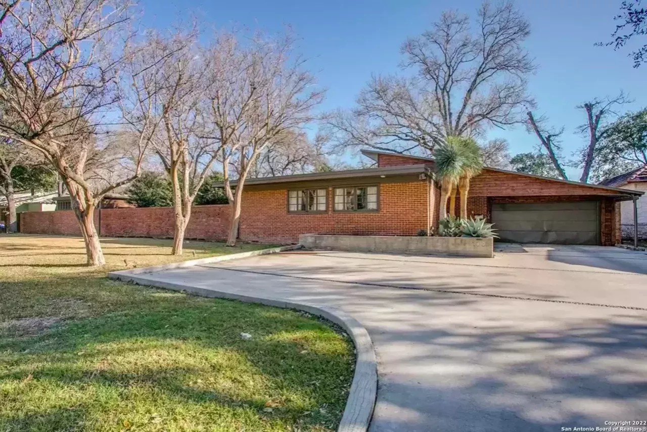 A San Antonio Midcentury Modern home built by famed architect O'Neil ...