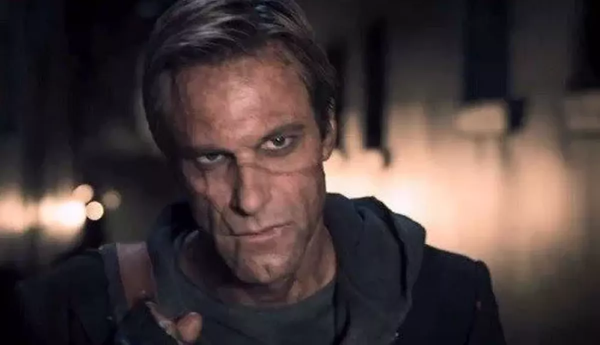 Aaron Eckhart Masters the Creep: 5 Roles More Menacing Than ...