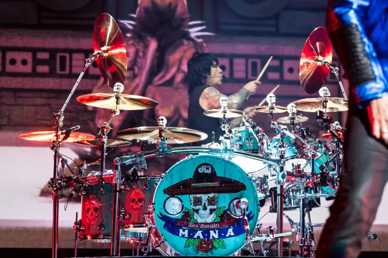 Everything we saw as Mexican rock superstars Maná played San Antonio's ...