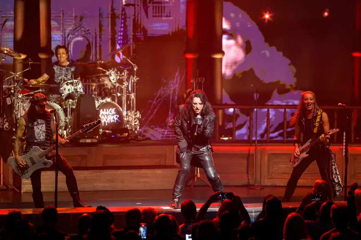 Alice Cooper brought macabre theatrics and a rocking band to San ...
